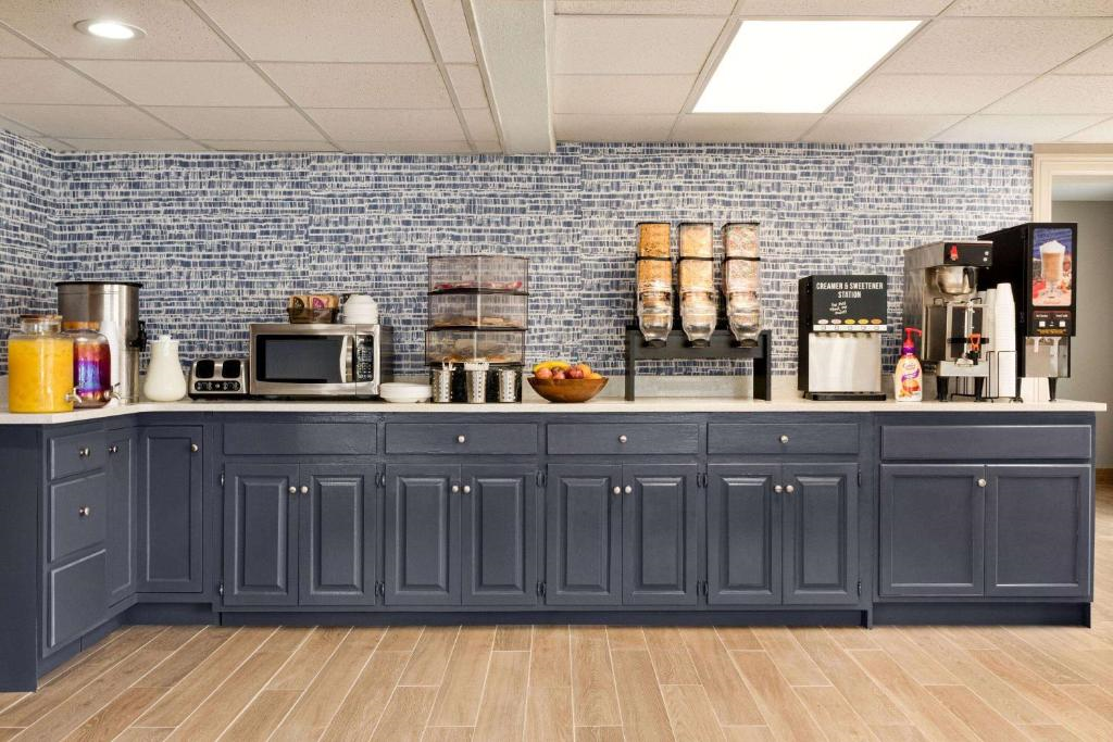 AmericInn by Wyndham Branson & Conference Center