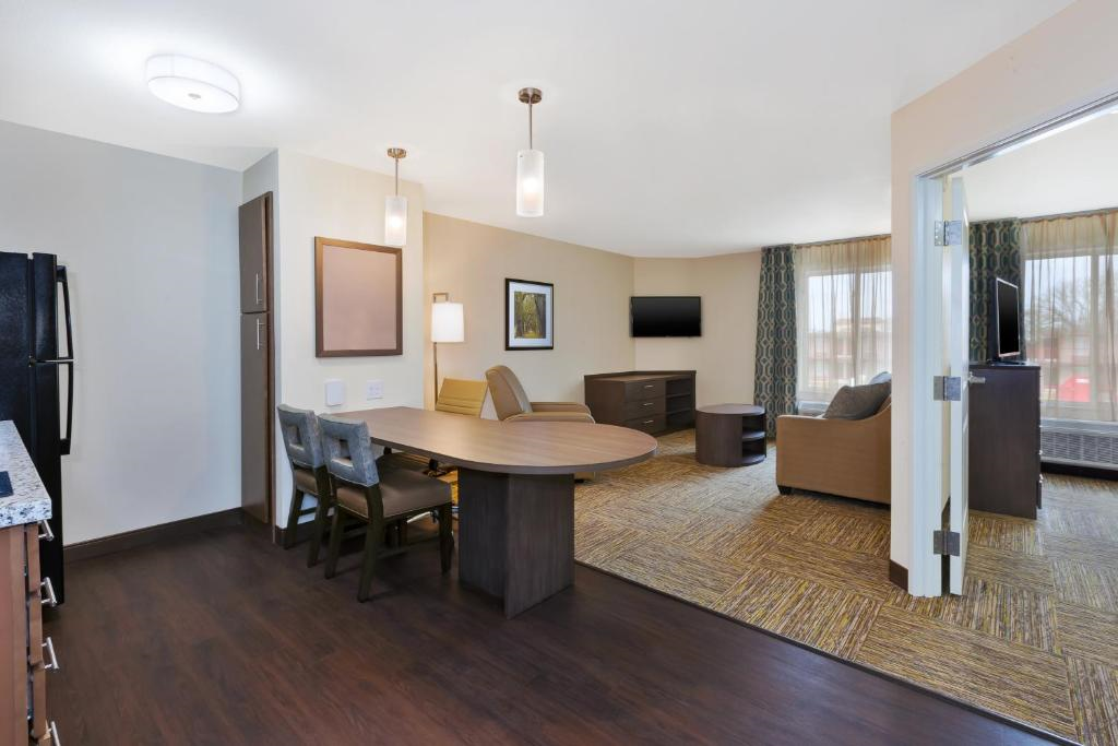 Candlewood Suites Louisville NE Downtown Area