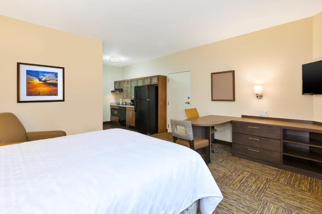 Candlewood Suites Louisville NE Downtown Area