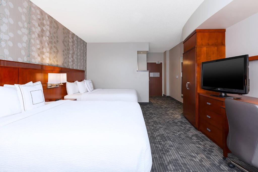 Courtyard by Marriott Downtown & Central Location Hotel