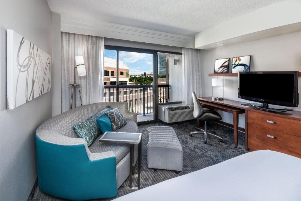 Courtyard by Marriott Downtown & Central Location Hotel