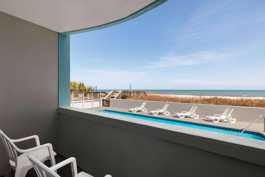 Days Inn Myrtle Beach Beachfront