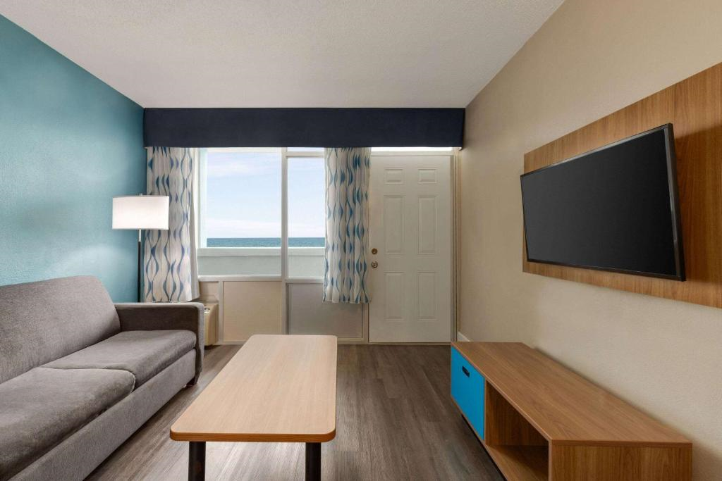 Days Inn Myrtle Beach Beachfront