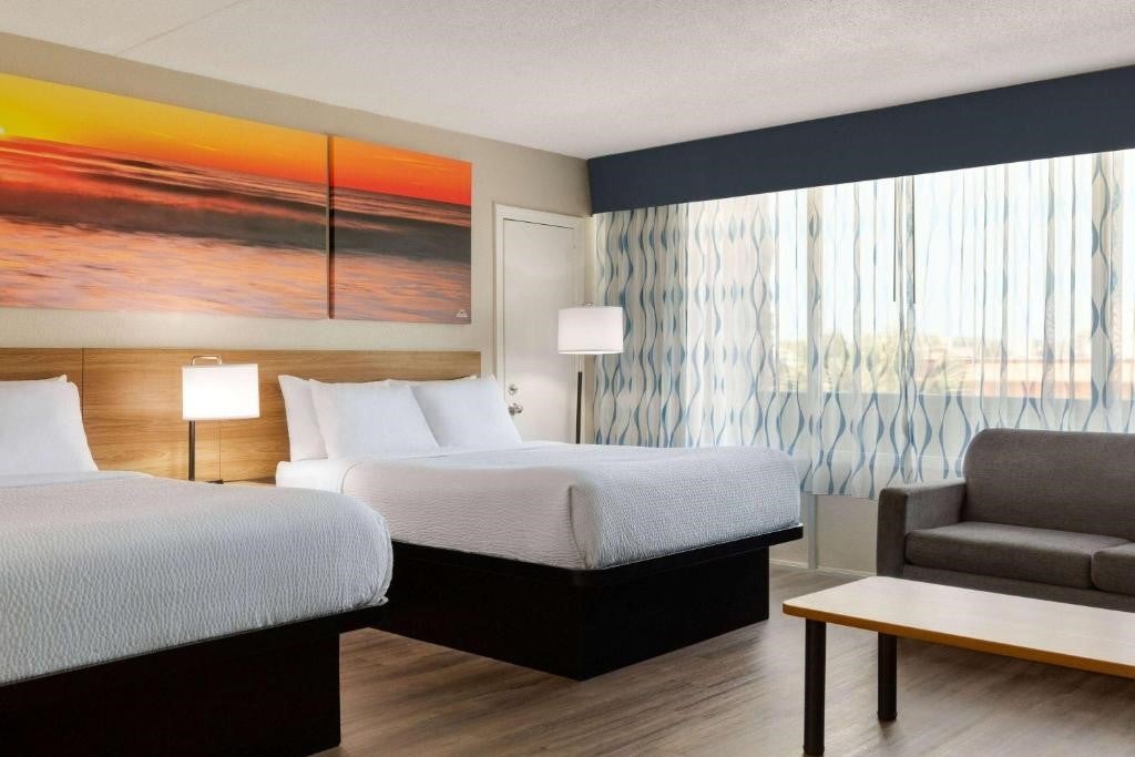 Days Inn Myrtle Beach Beachfront