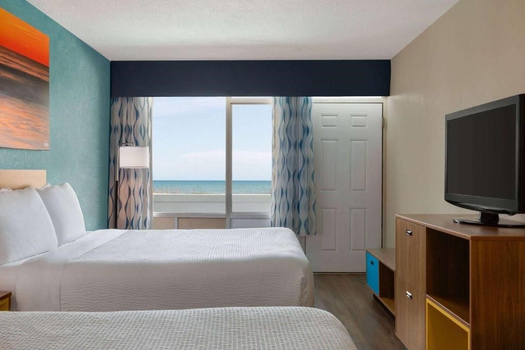 Days Inn Myrtle Beach Beachfront