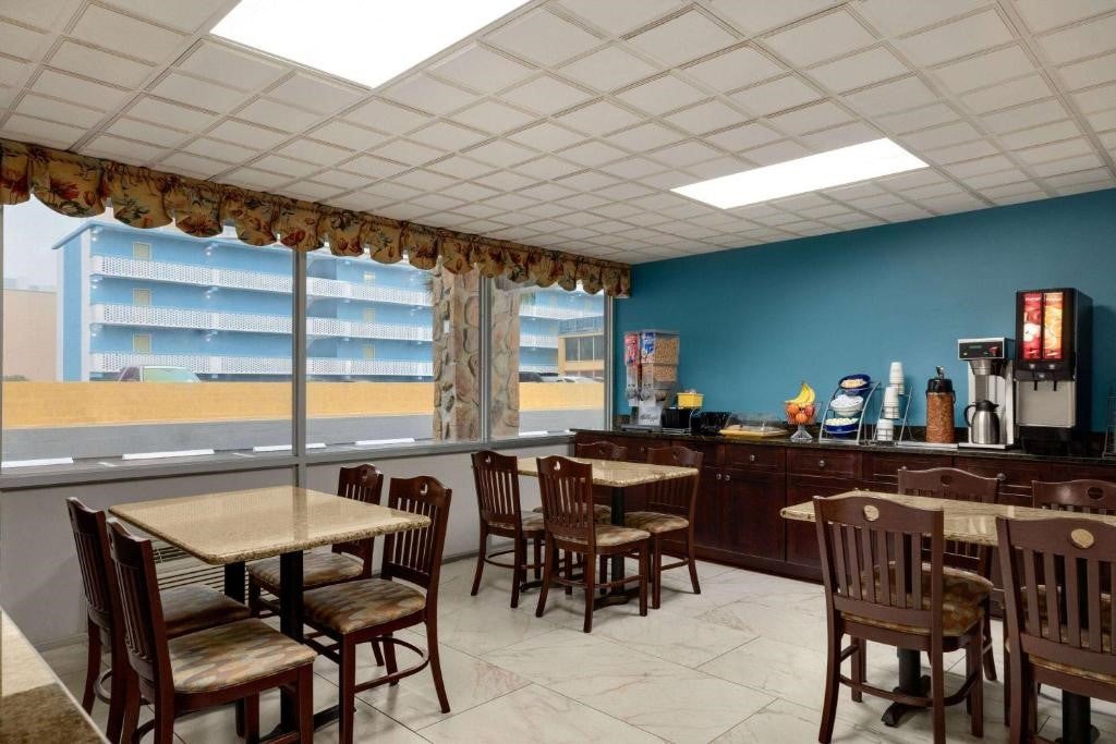 Days Inn Myrtle Beach Beachfront