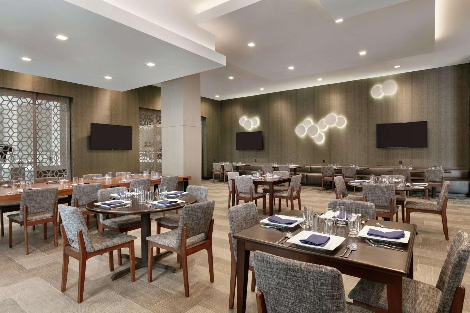 Midtown Atlanta Hotels | Embassy Suites Atlanta Midtown