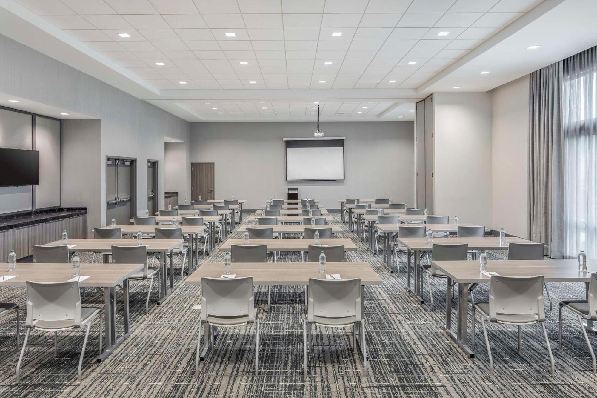 Midtown Atlanta Hotels | Embassy Suites Atlanta Midtown