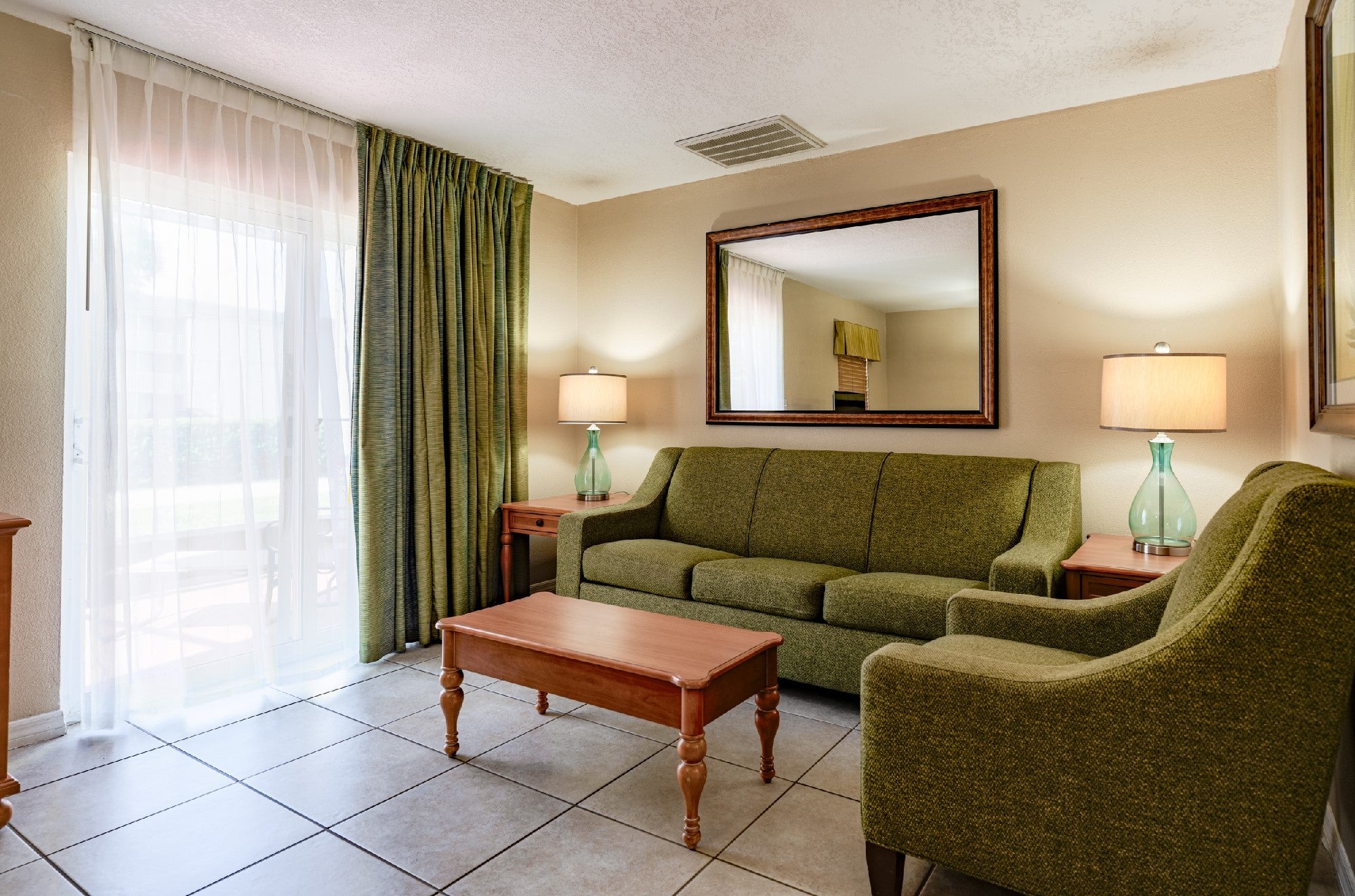 FantasyWorld Resort – Family Villas with Water Park Near Disney