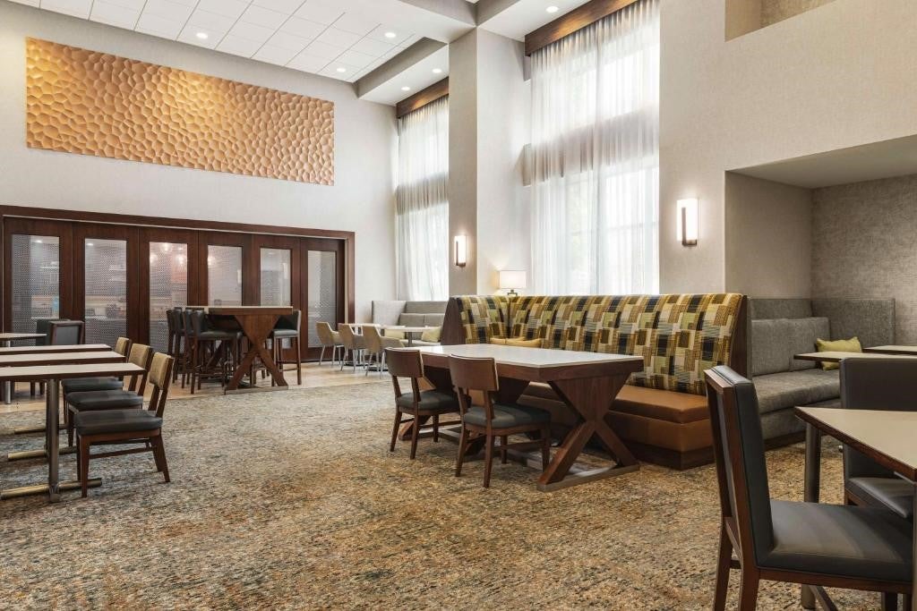 Hampton Inn & Suites Pittsburgh Waterfront West Homestead