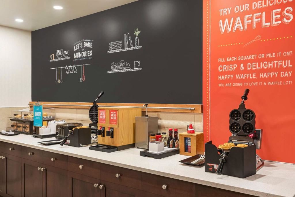 Hampton Inn & Suites Pittsburgh Waterfront West Homestead