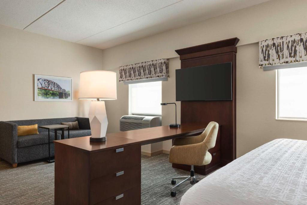 Hampton Inn & Suites Pittsburgh Waterfront West Homestead