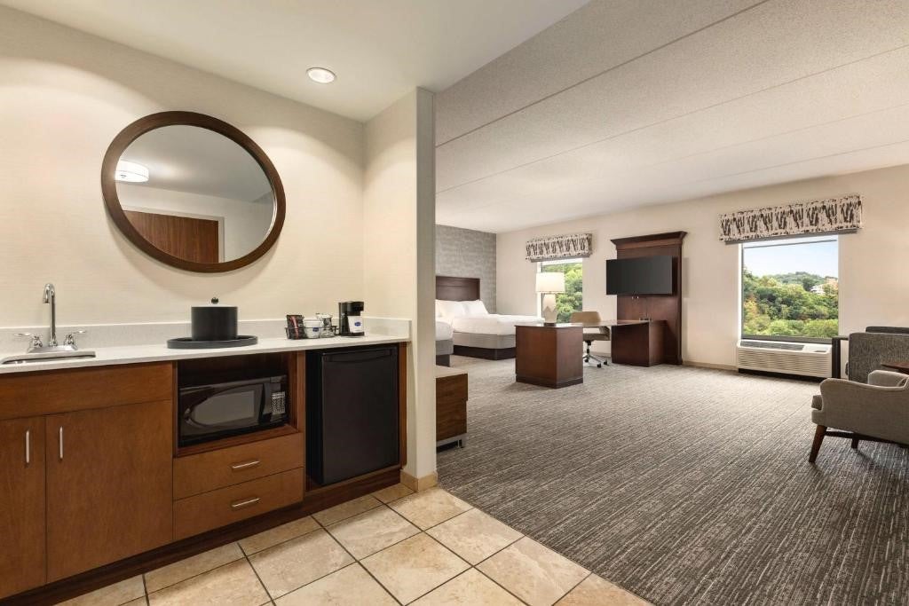 Hampton Inn & Suites Pittsburgh Waterfront West Homestead