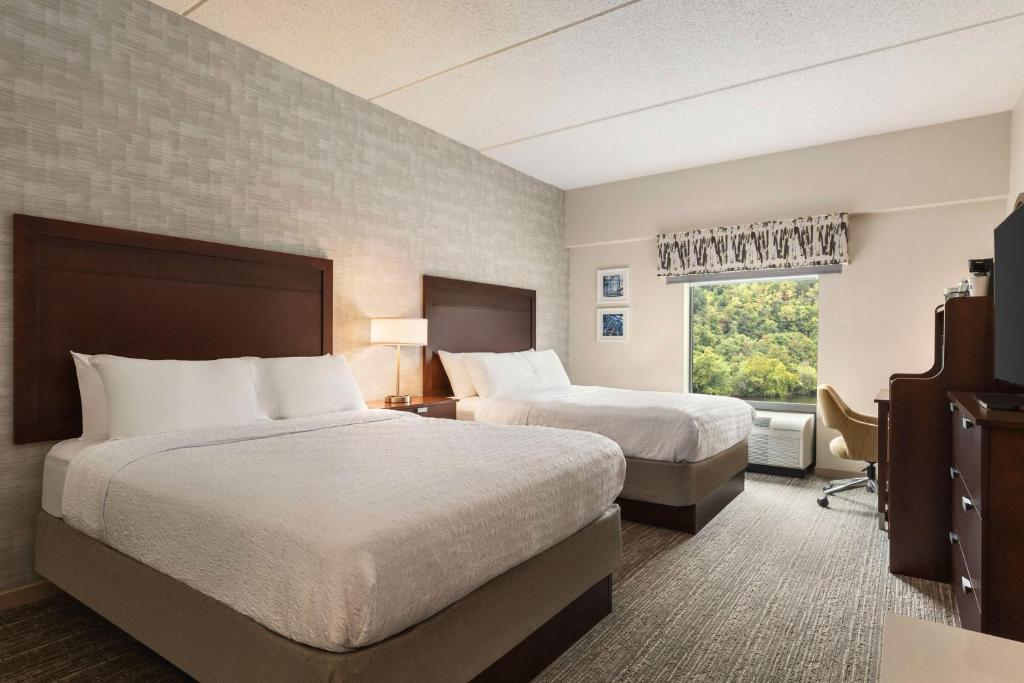 Hampton Inn & Suites Pittsburgh Waterfront West Homestead