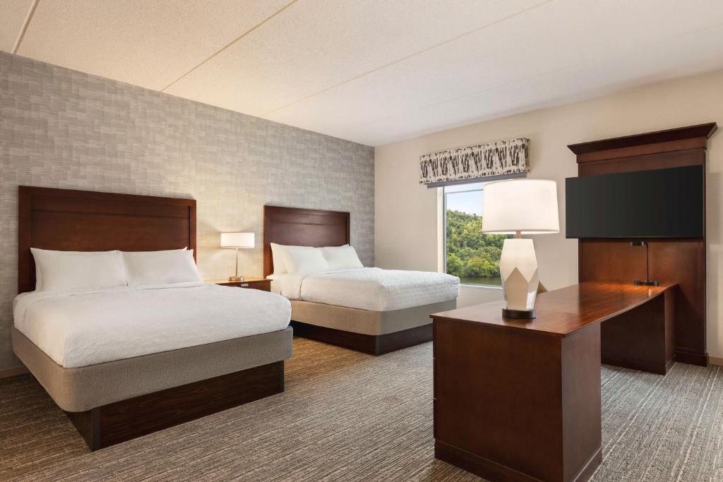 Hampton Inn & Suites Pittsburgh Waterfront West Homestead