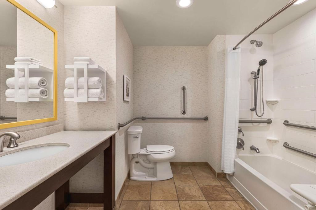 Hampton Inn & Suites Pittsburgh Waterfront West Homestead