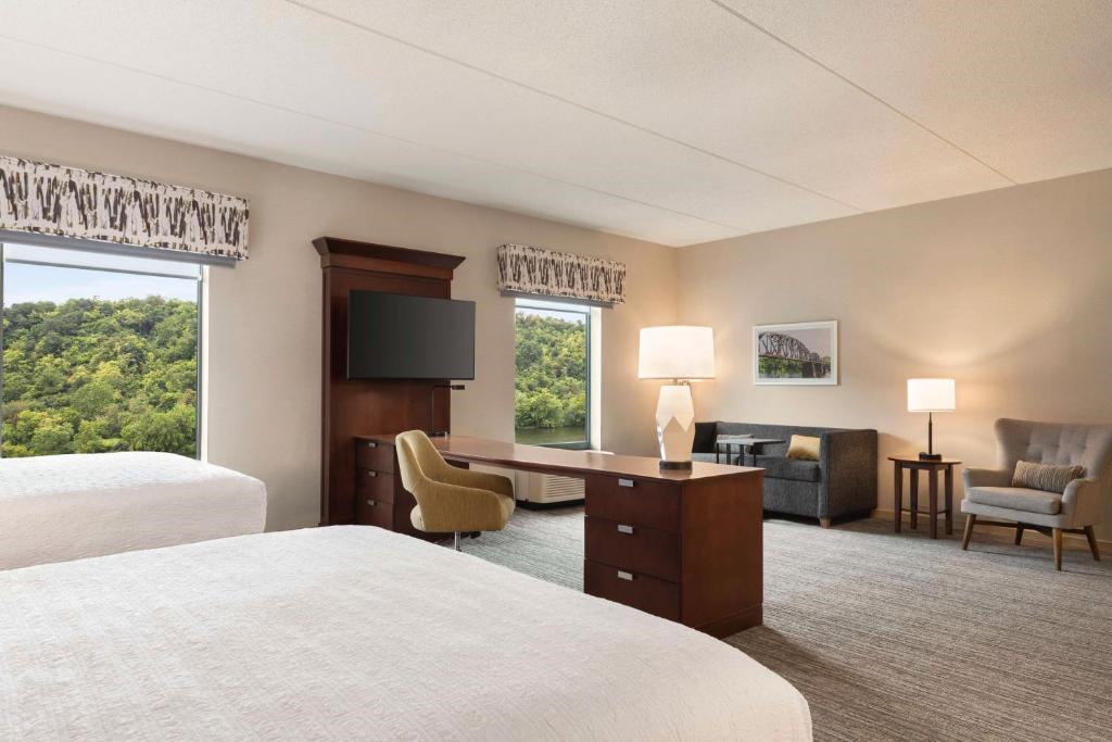 Hampton Inn & Suites Pittsburgh Waterfront West Homestead