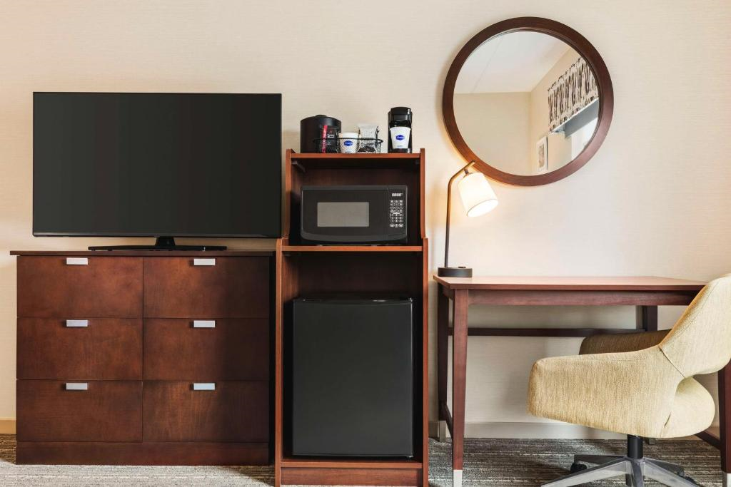 Hampton Inn & Suites Pittsburgh Waterfront West Homestead