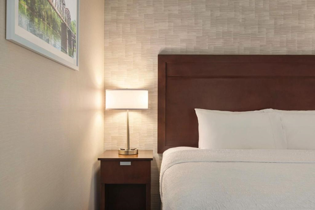 Hampton Inn & Suites Pittsburgh Waterfront West Homestead