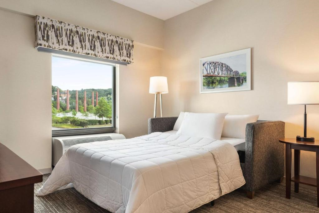 Hampton Inn & Suites Pittsburgh Waterfront West Homestead