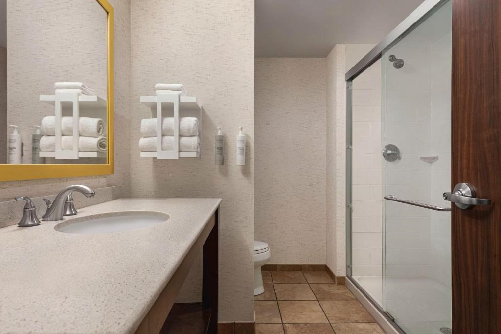 Hampton Inn & Suites Pittsburgh Waterfront West Homestead