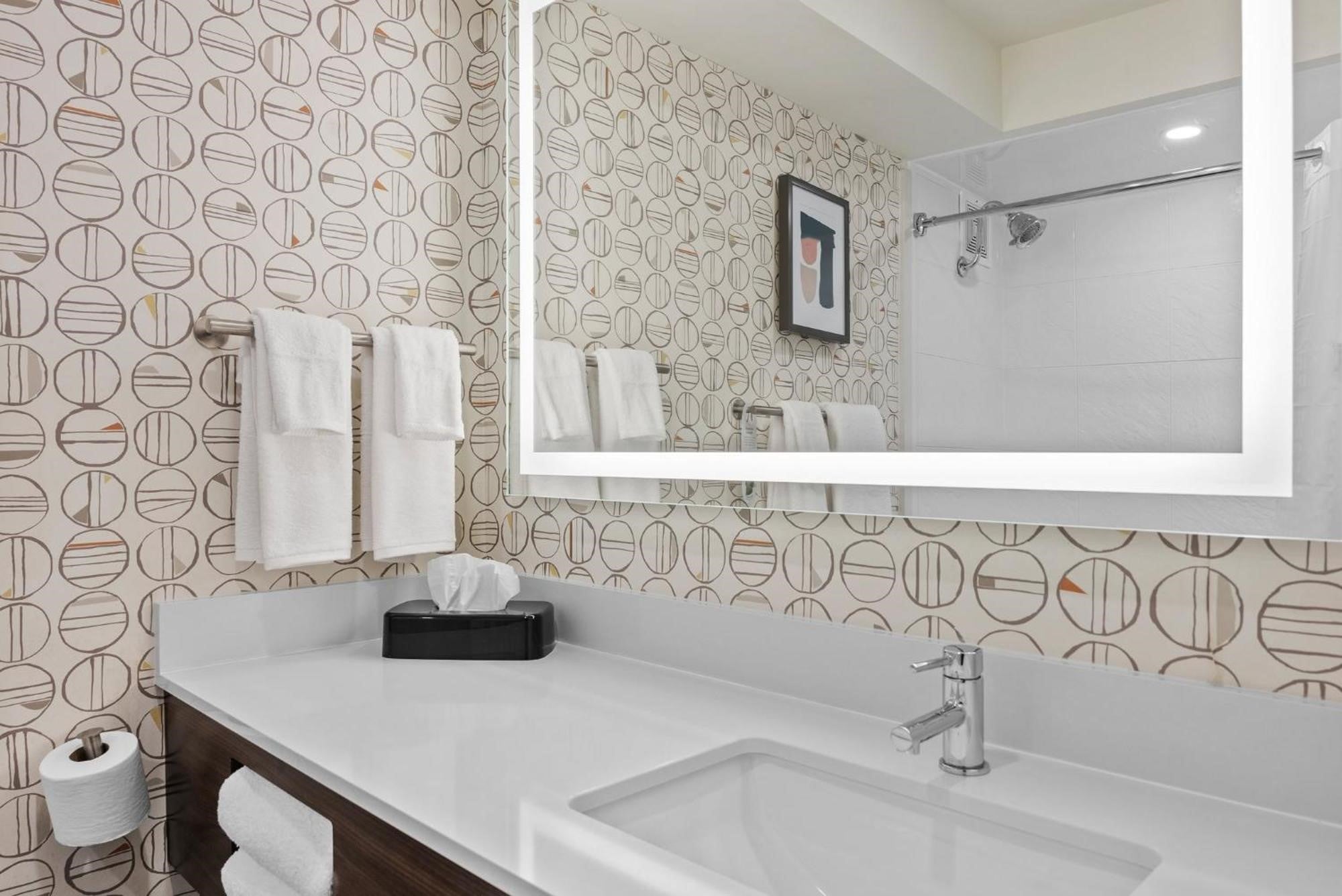 Holiday Inn State Park Entry - Niagara Falls Hotel, NY