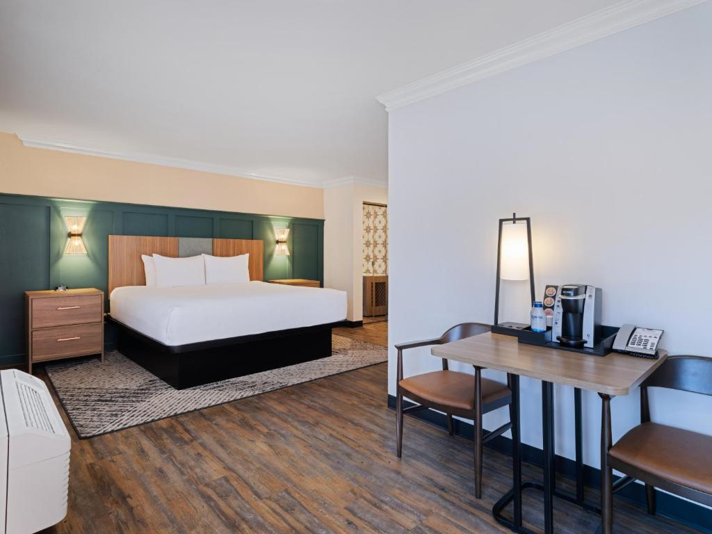 Squire Resort at the Grand Canyon by IHG