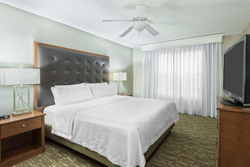 Homewood Suites Holyoke - Hotel with Full Kitchens