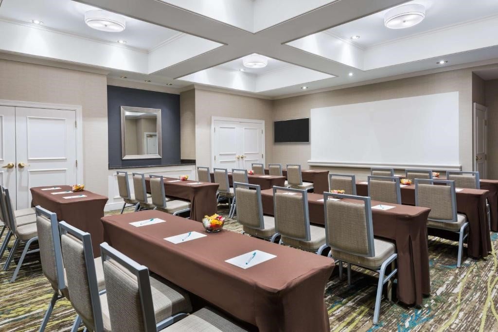 Homewood Suites Holyoke - Hotel with Full Kitchens