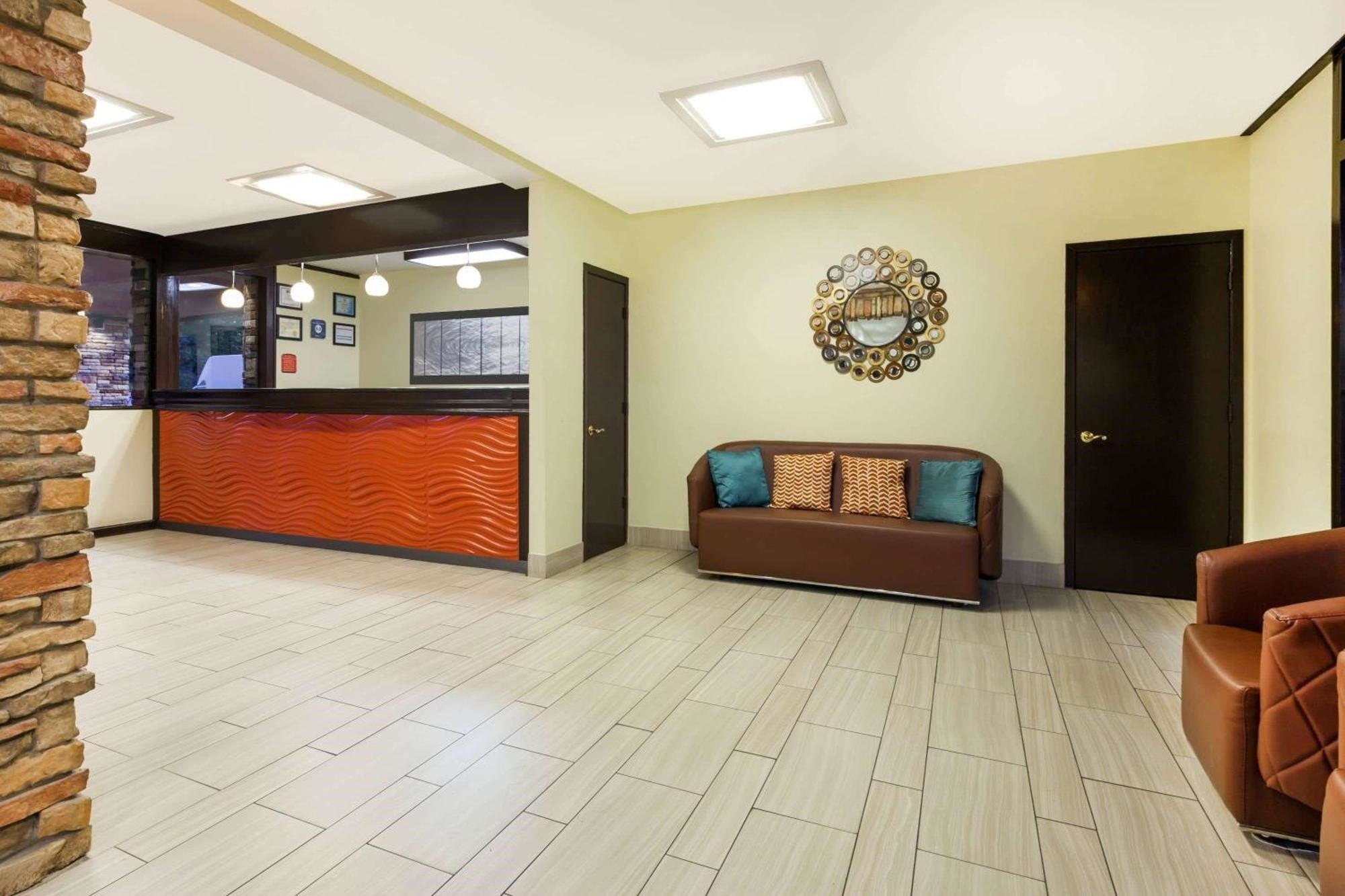 Hotels Near Six Flags Arlington | Howard Johnson Arlington TX