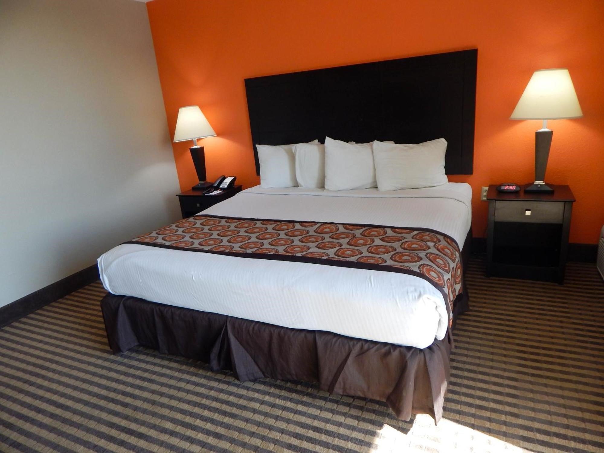 Hotels Near Six Flags Arlington | Howard Johnson Arlington TX
