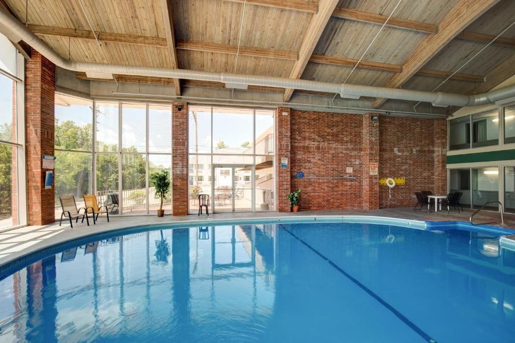 Howard Johnson in Branson - Near Theaters & Top Attractions