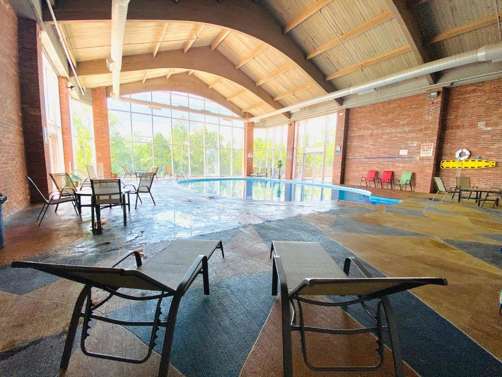 Howard Johnson in Branson - Near Theaters & Top Attractions