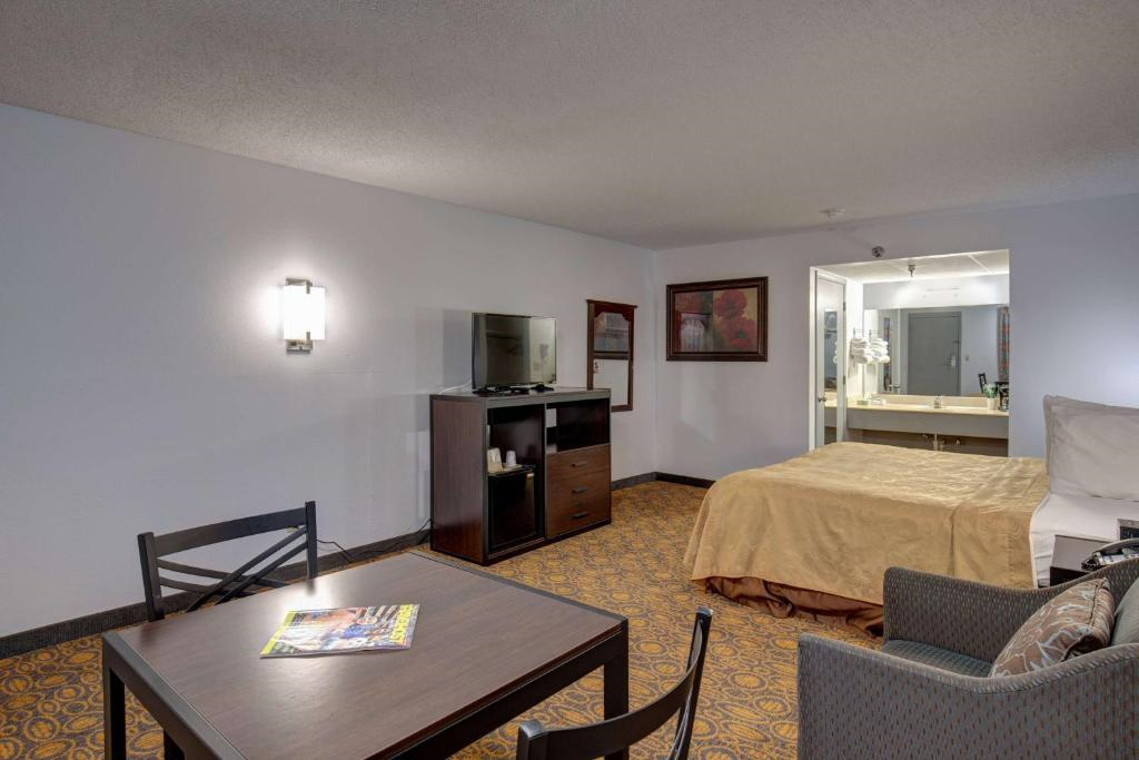 Howard Johnson in Branson - Near Theaters & Top Attractions