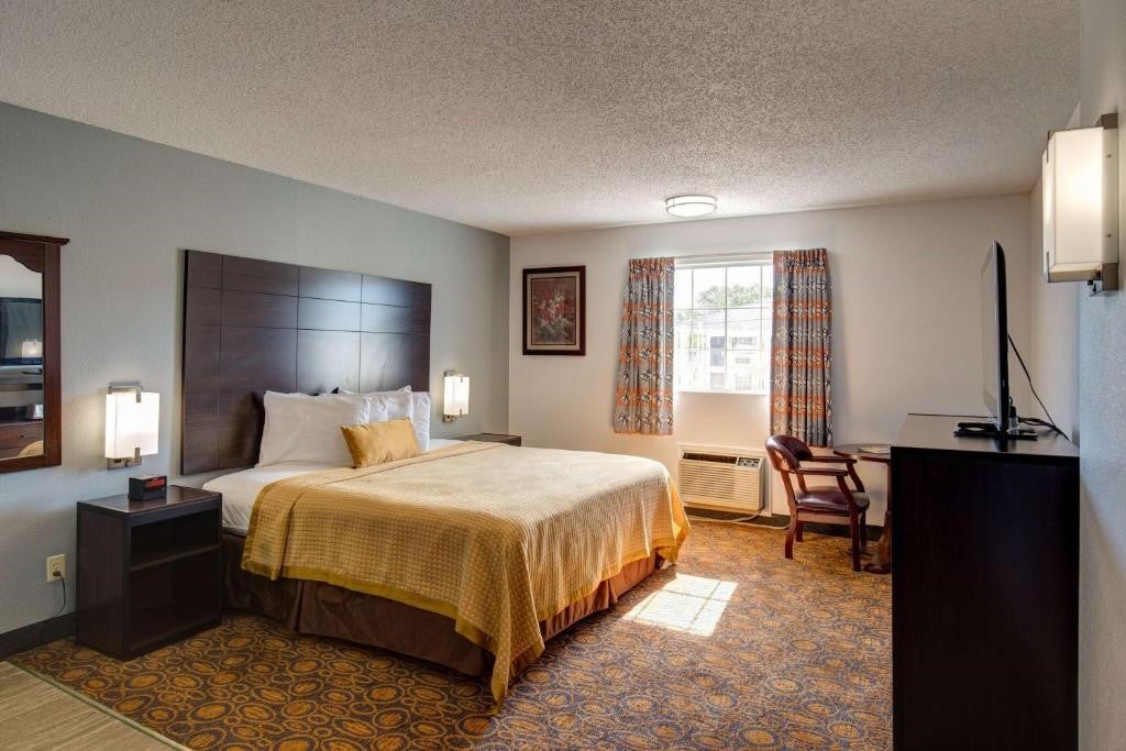 Howard Johnson in Branson - Near Theaters & Top Attractions