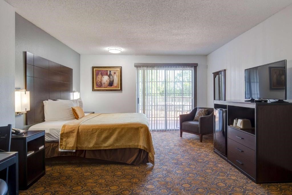 Howard Johnson in Branson - Near Theaters & Top Attractions