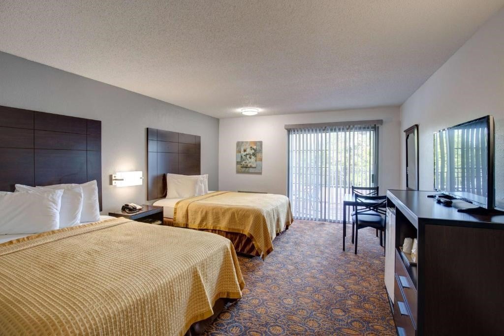 Howard Johnson in Branson - Near Theaters & Top Attractions