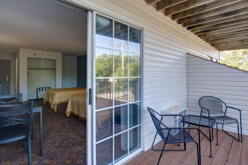 Howard Johnson in Branson - Near Theaters & Top Attractions