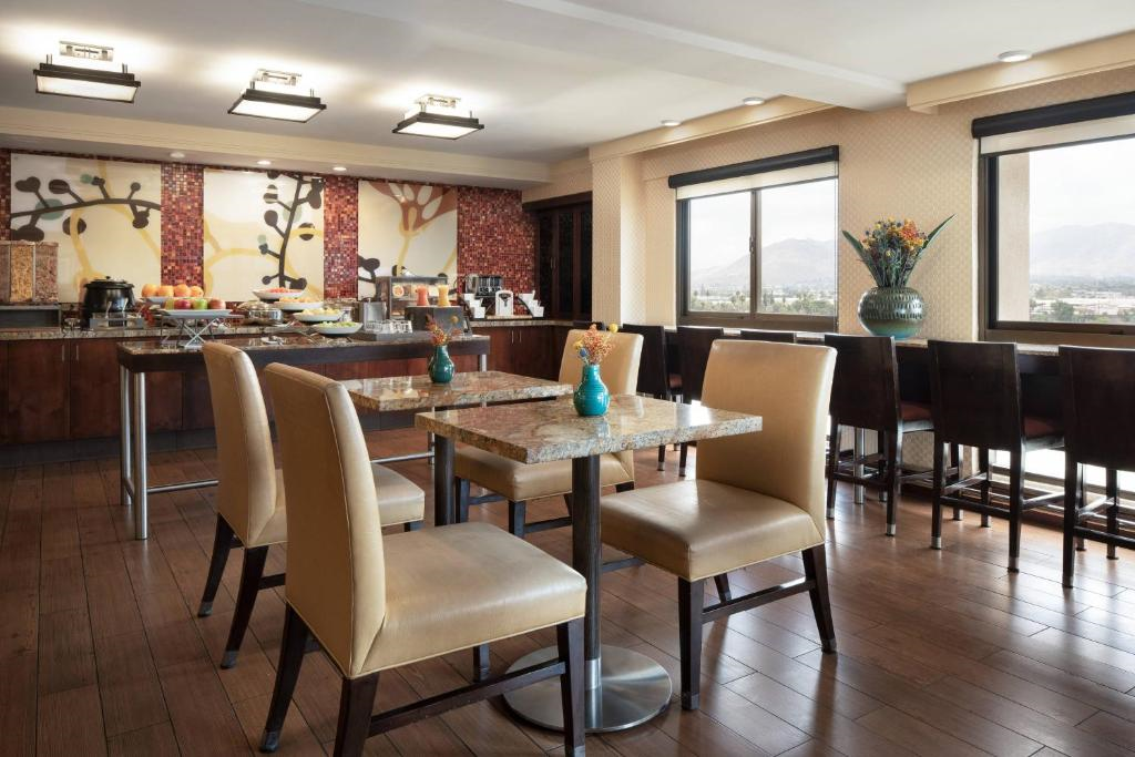 Marriott Riverside at the Convention Center - Downtown Riverside Hotel