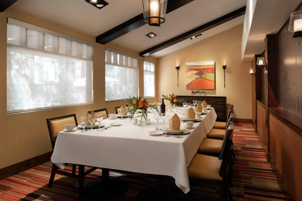 Marriott Riverside at the Convention Center - Downtown Riverside Hotel