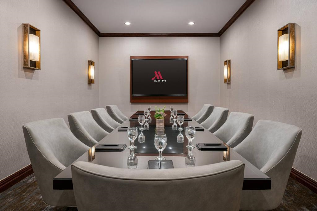 Marriott Riverside at the Convention Center - Downtown Riverside Hotel