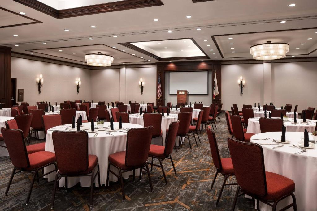 Marriott Riverside at the Convention Center - Downtown Riverside Hotel