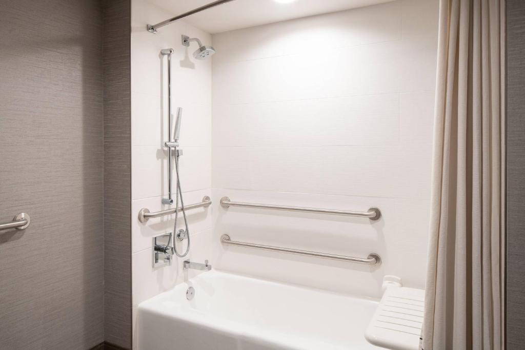 Marriott Riverside at the Convention Center - Downtown Riverside Hotel