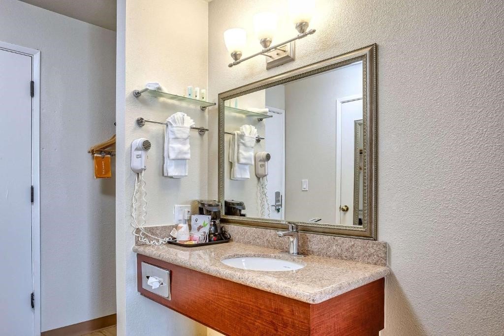 Quality Inn Near Six Flags Discovery Kingdom-Napa Valley