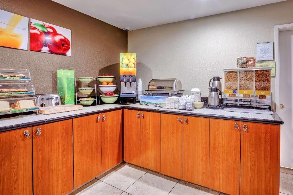 Quality Inn Near Six Flags Discovery Kingdom-Napa Valley