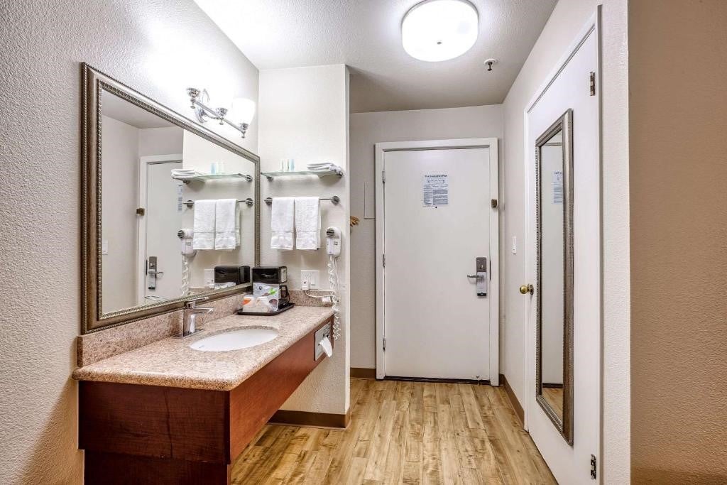 Quality Inn Near Six Flags Discovery Kingdom-Napa Valley