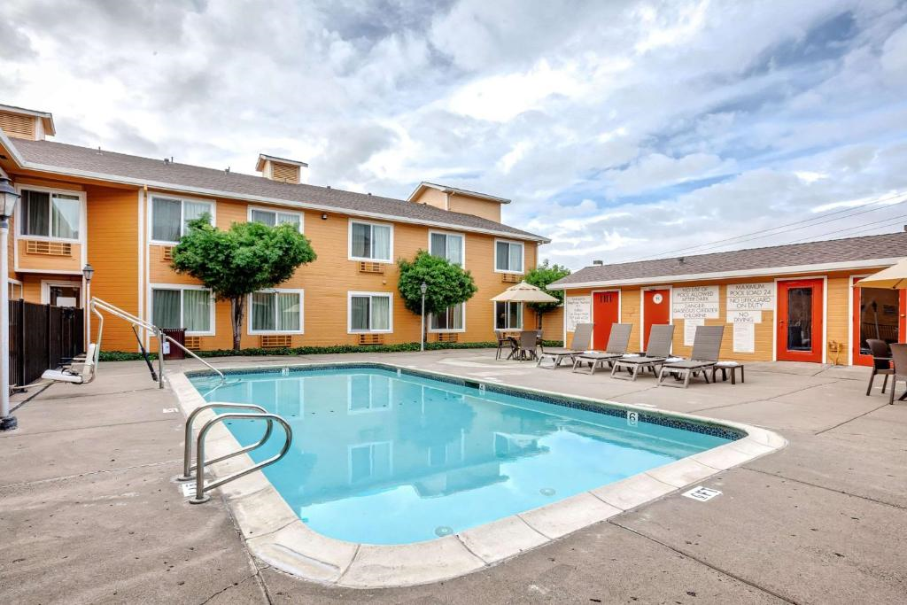 Quality Inn Near Six Flags Discovery Kingdom-Napa Valley