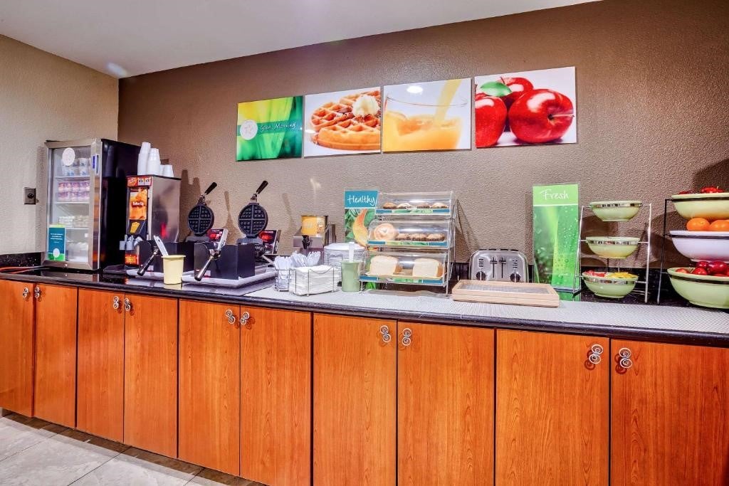 Quality Inn Near Six Flags Discovery Kingdom-Napa Valley