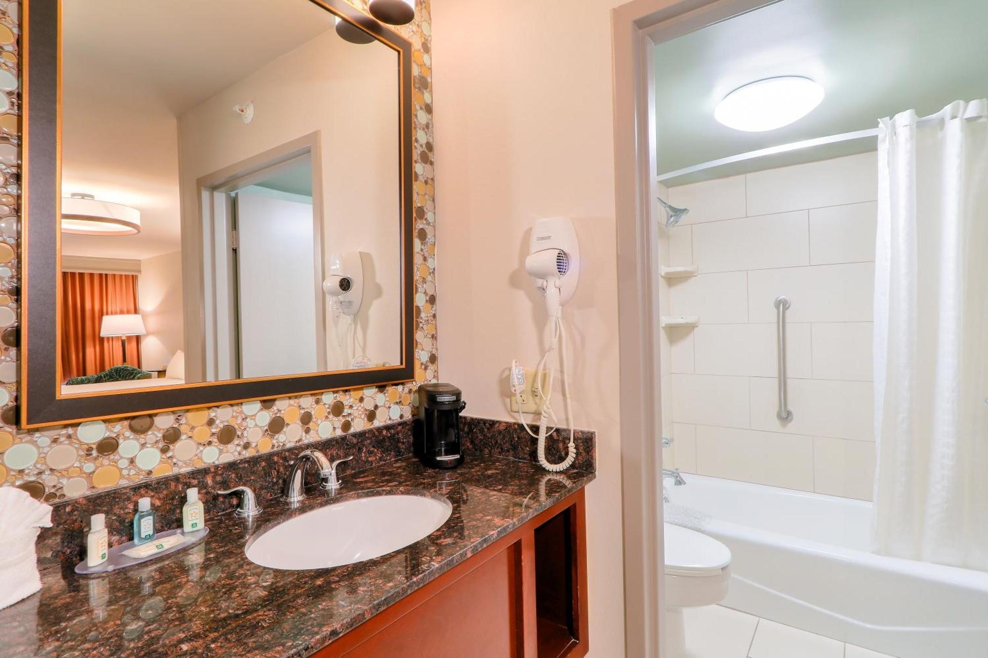 Quality Inn Near The Island - Pigeon Forge, TN