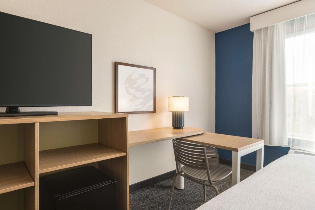 Spark by Hilton Orlando Universal Blvd – Rooms and Packages